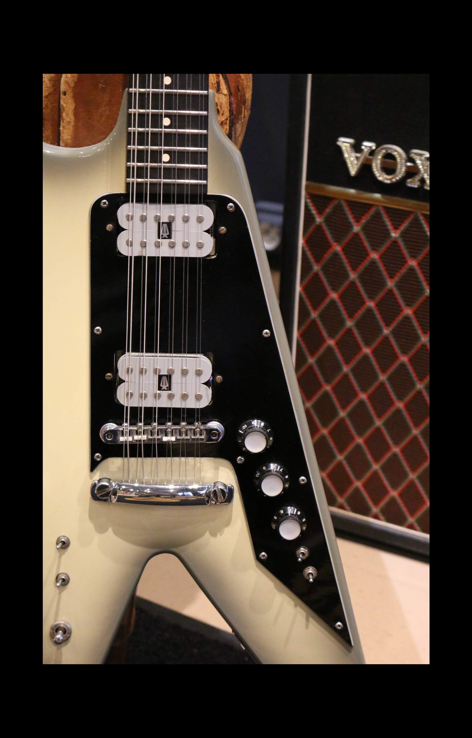 Jacobacci Flying V Double Manche Silverburst de 1981 | Guitare Collection